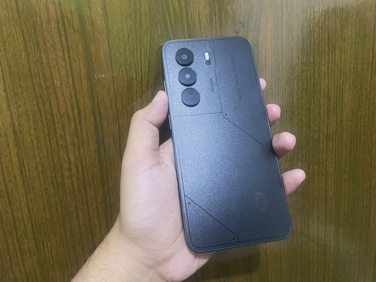 Review itel P70, HP 1 Jutaan Kecil yang Kelengkapannya Boleh Diadu